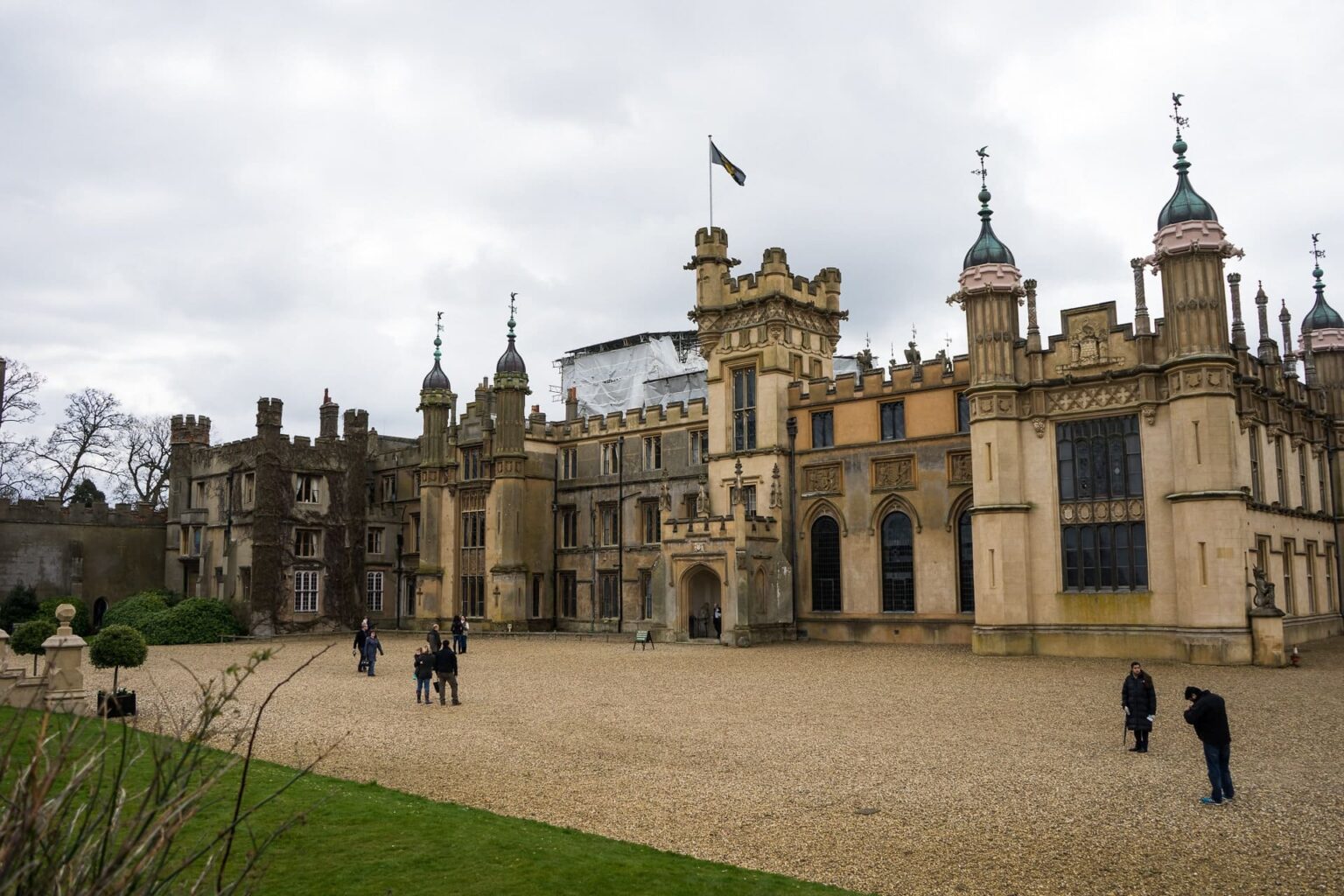 35 Iconic The Crown Filming Locations From All 6 Seasons + Map!