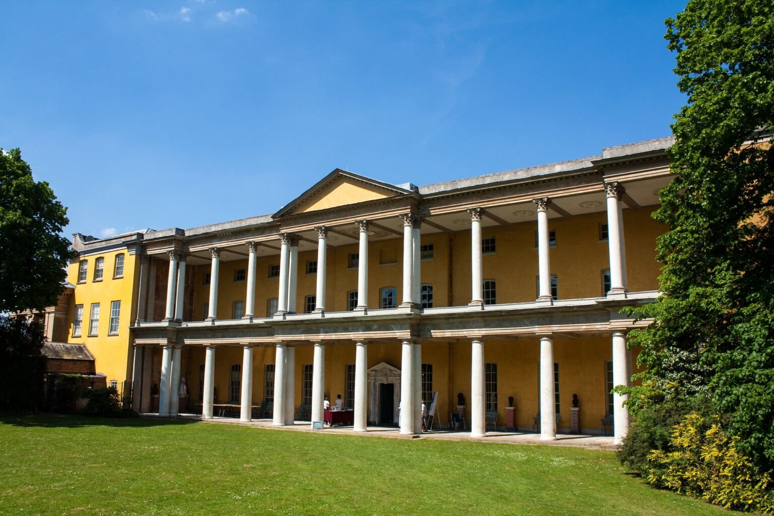 35 Iconic The Crown Filming Locations From All 6 Seasons + Map!