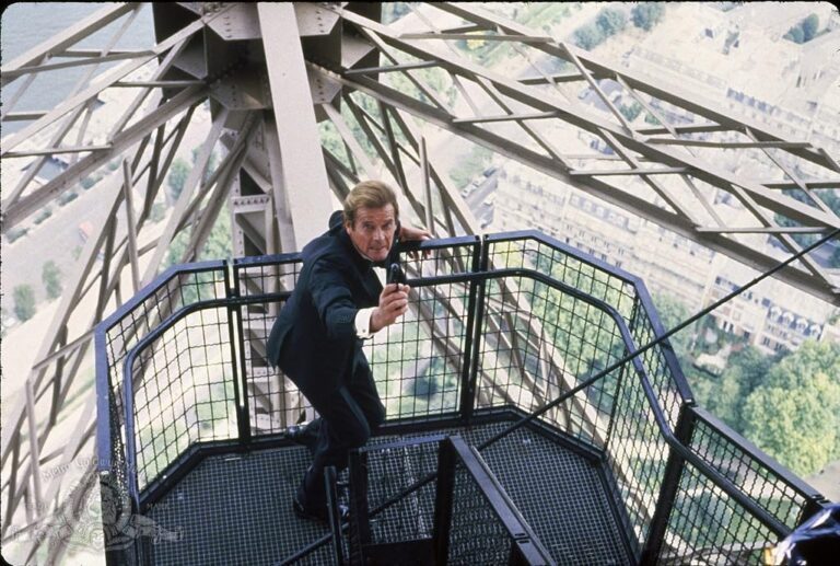 101 Best Movies on Paris to Inspire Travels in the City of Lights