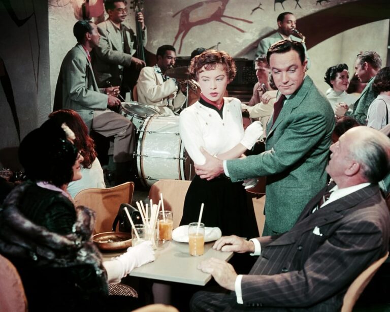 101 Best Movies on Paris to Inspire Travels in the City of Lights